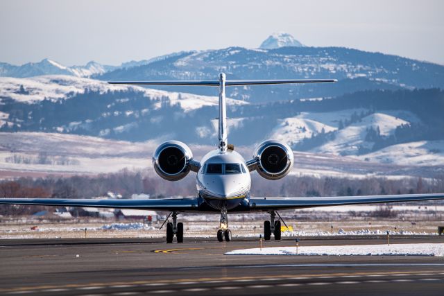 Charter N405LA - Outlier