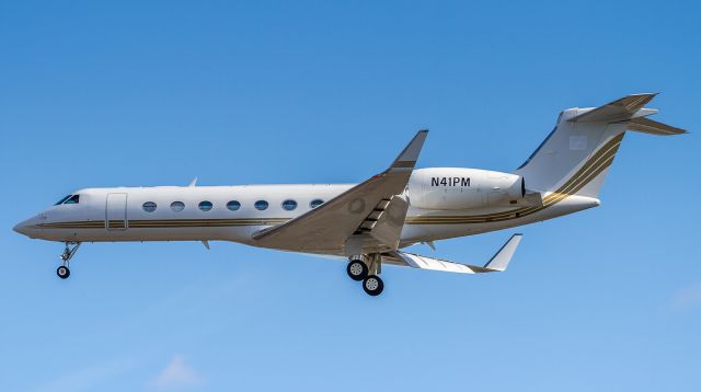 Charter N41PM - Outlier