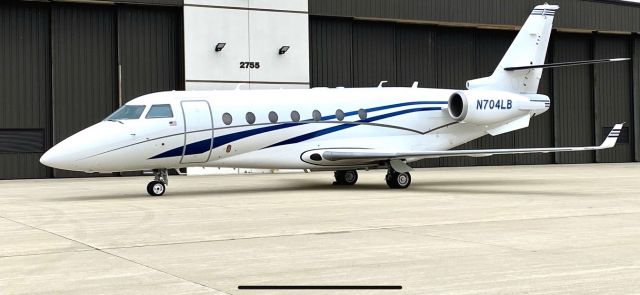 Charter N704LB - Outlier