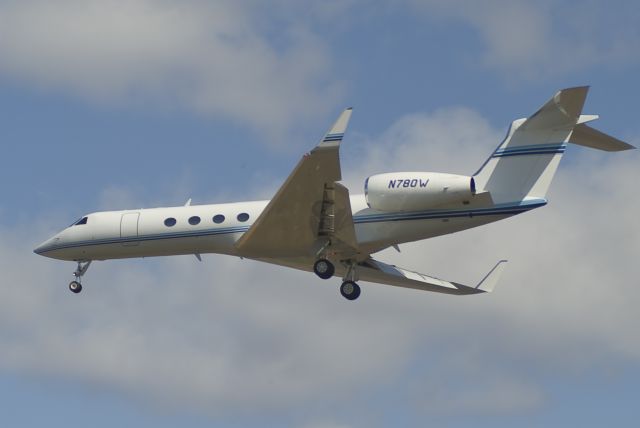 Charter N780W - Outlier