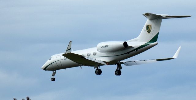Charter N915TB - Outlier
